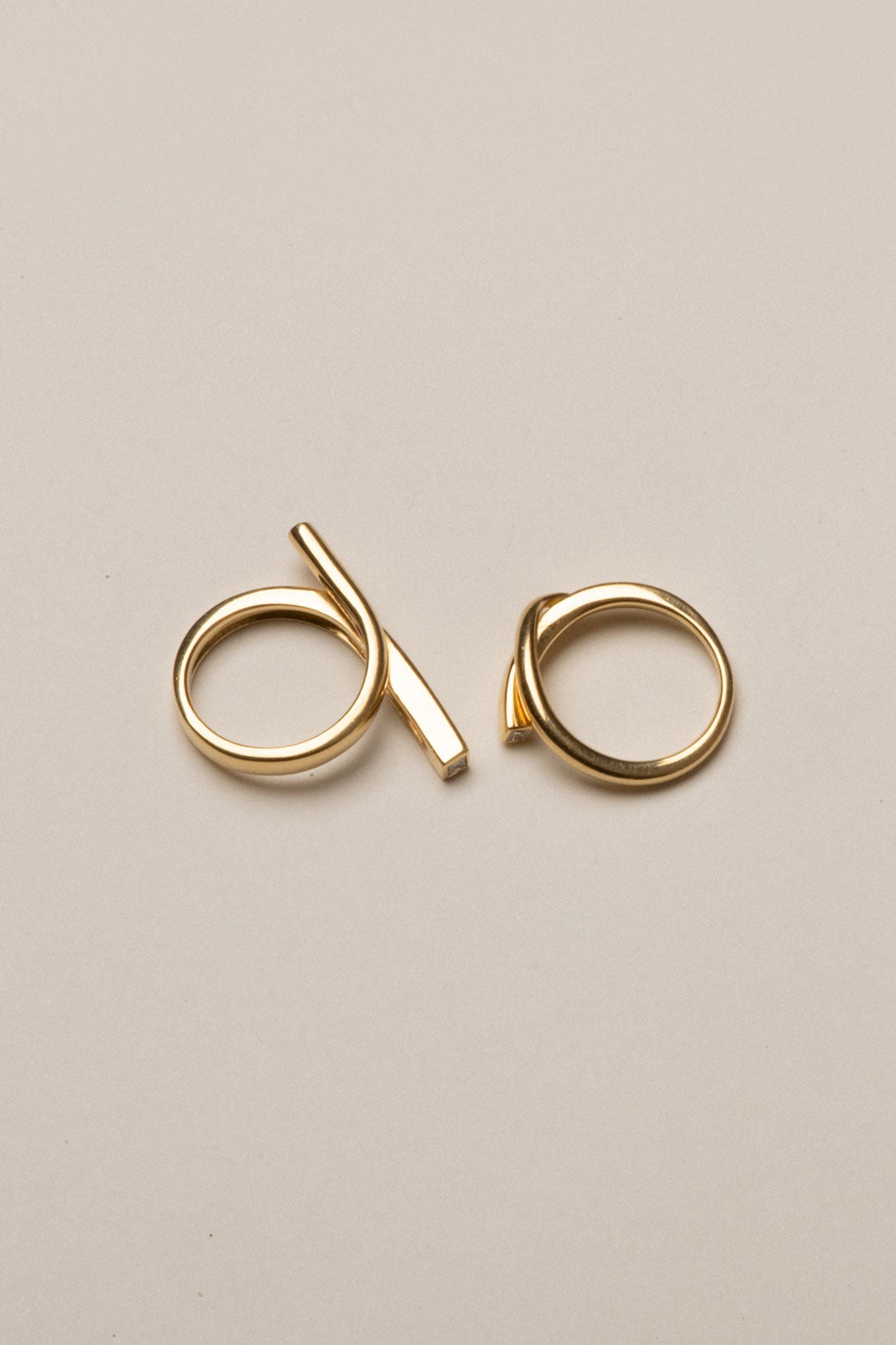 Flight - 18 Carat Yellow Gold and Diamond Ring | Completedworks